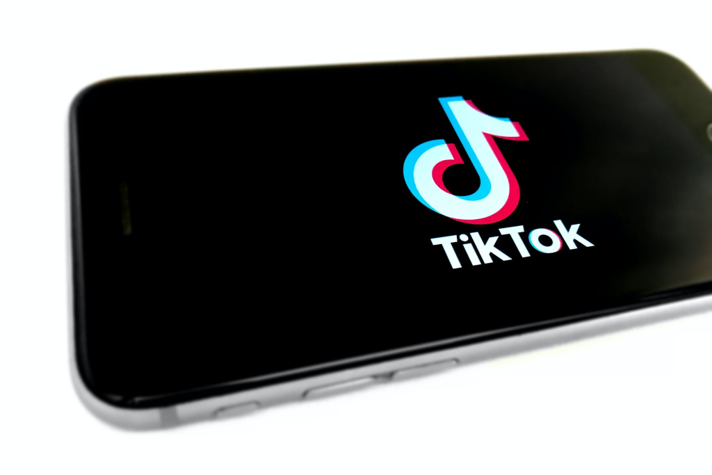 How To Get “Big Head” Tiktok Filter in 2023 - Boostmeup