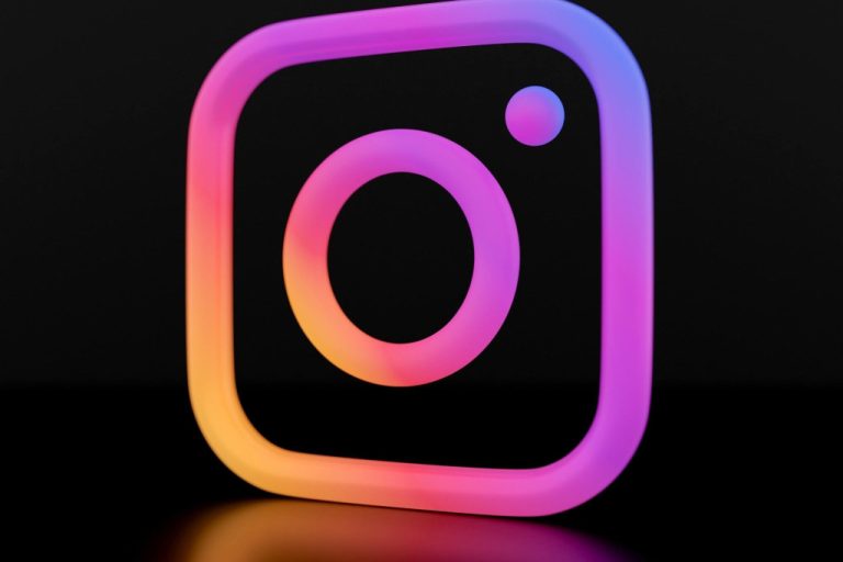 Instagram DM Glitch: 8 Frequent Reasons and How to Fix It - Boostmeup